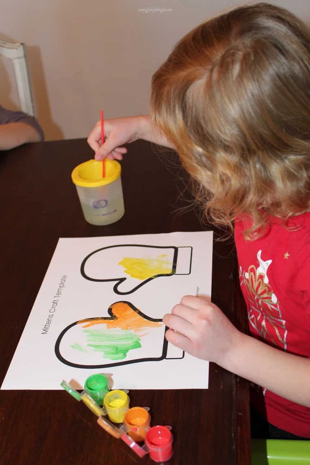 Easy Mittens Craft (with Free Printable Mitten Template)