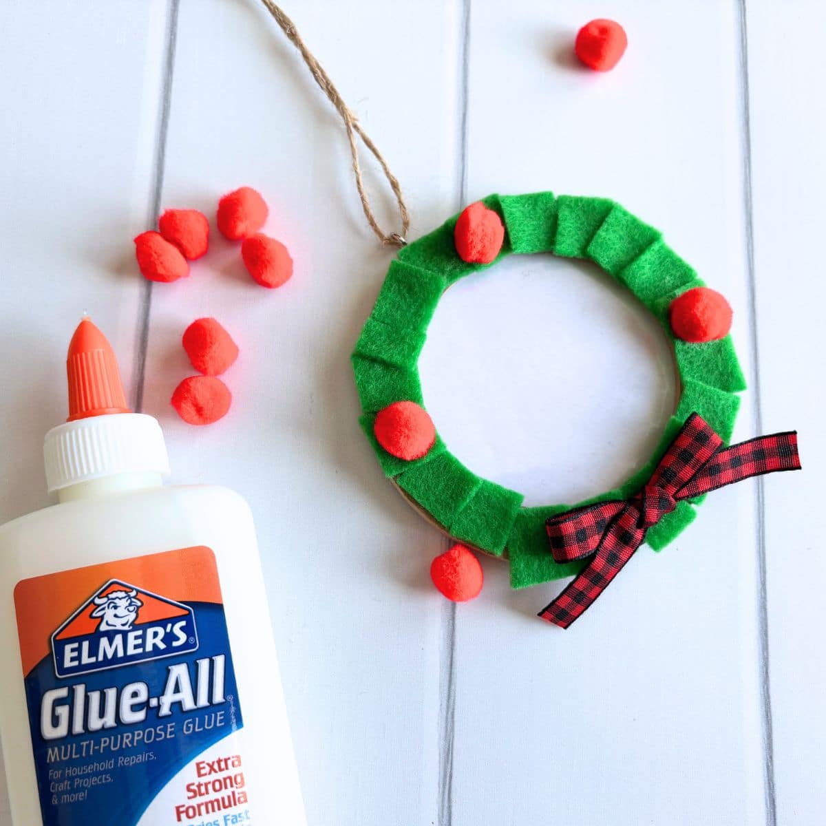 Christmas Wreath Ornament Craft for Kids (Easy!) - Simply Full of Delight