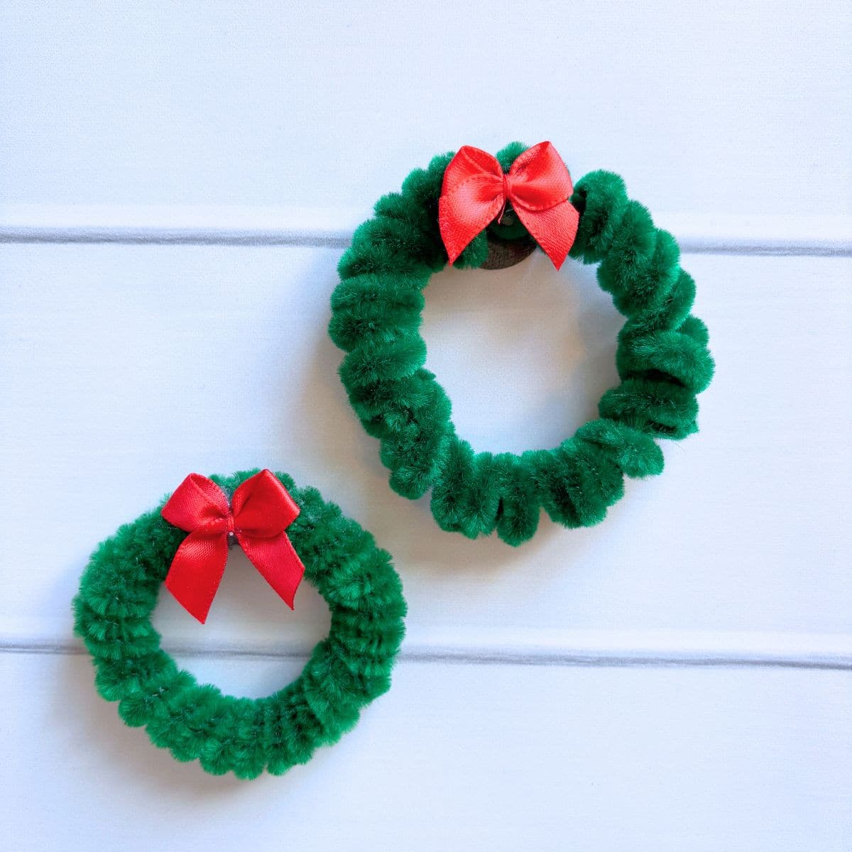 15 Easy Pipe Cleaner Crafts for Kids - Simply Full of Delight