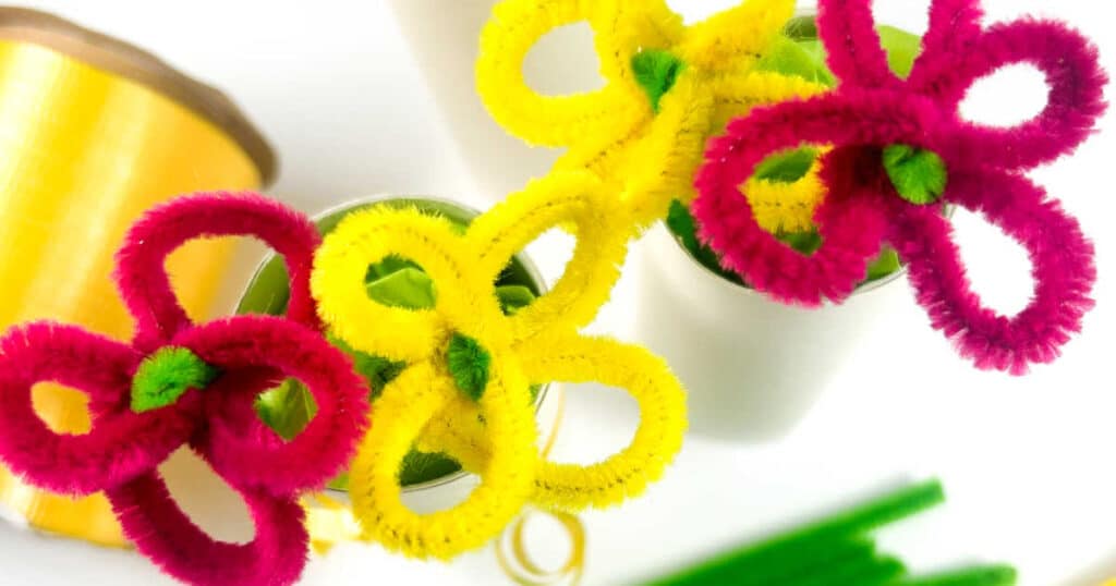 15 Easy Pipe Cleaner Crafts for Kids - Simply Full of Delight